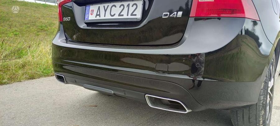 Black Volvo S60 2018 in Siauliai, with an engine capacity of 1.97 L and mileage of 141 thousand km for 11800 €, photo 7 on AUTOMOTO.COM.LV