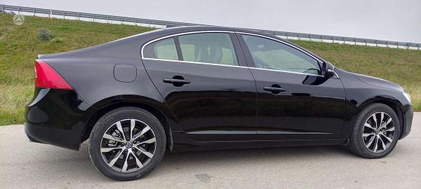 Black Volvo S60 2018 in Siauliai, with an engine capacity of 1.97 L and mileage of 141 thousand km for 11800 €, photo 8 on AUTOMOTO.COM.LV