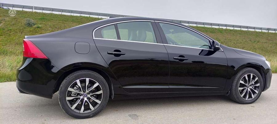 Black Volvo S60 2018 in Siauliai, with an engine capacity of 1.97 L and mileage of 141 thousand km for 11800 €, photo 8 on AUTOMOTO.COM.LV