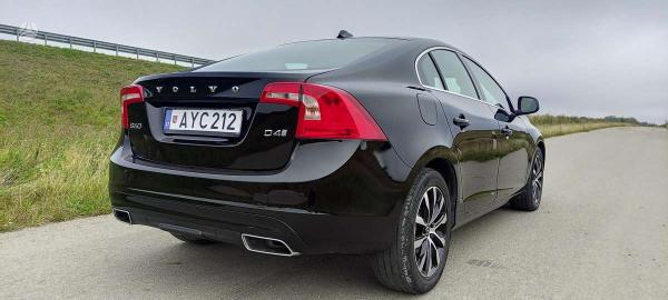 Black Volvo S60 2018 in Siauliai, with an engine capacity of 1.97 L and mileage of 141 thousand km for 11800 €, photo 9 on AUTOMOTO.COM.LV