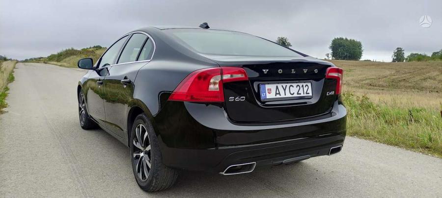 Black Volvo S60 2018 in Siauliai, with an engine capacity of 1.97 L and mileage of 141 thousand km for 11800 €, photo 11 on AUTOMOTO.COM.LV