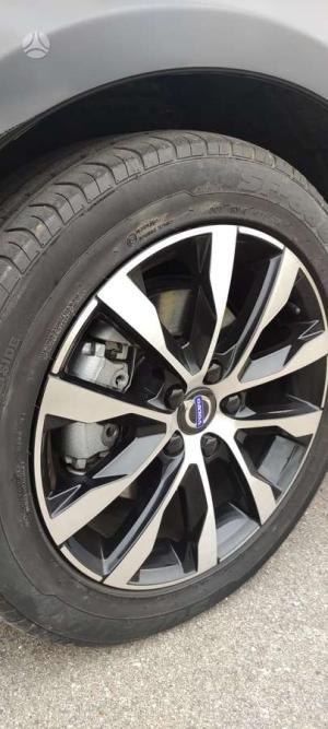 Black Volvo S60 2018 in Siauliai, with an engine capacity of 1.97 L and mileage of 141 thousand km for 11800 €, photo 17 on AUTOMOTO.COM.LV
