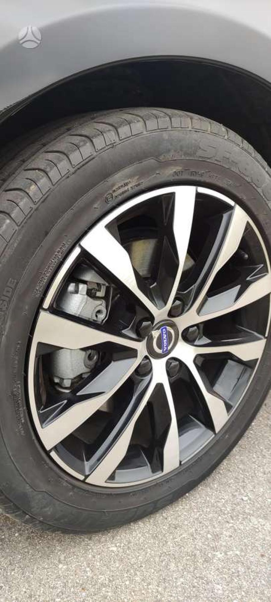 Black Volvo S60 2018 in Siauliai, with an engine capacity of 1.97 L and mileage of 141 thousand km for 11800 €, photo 17 on AUTOMOTO.COM.LV