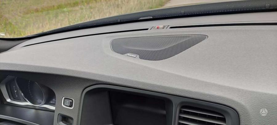 Black Volvo S60 2018 in Siauliai, with an engine capacity of 1.97 L and mileage of 141 thousand km for 11800 €, photo 20 on AUTOMOTO.COM.LV