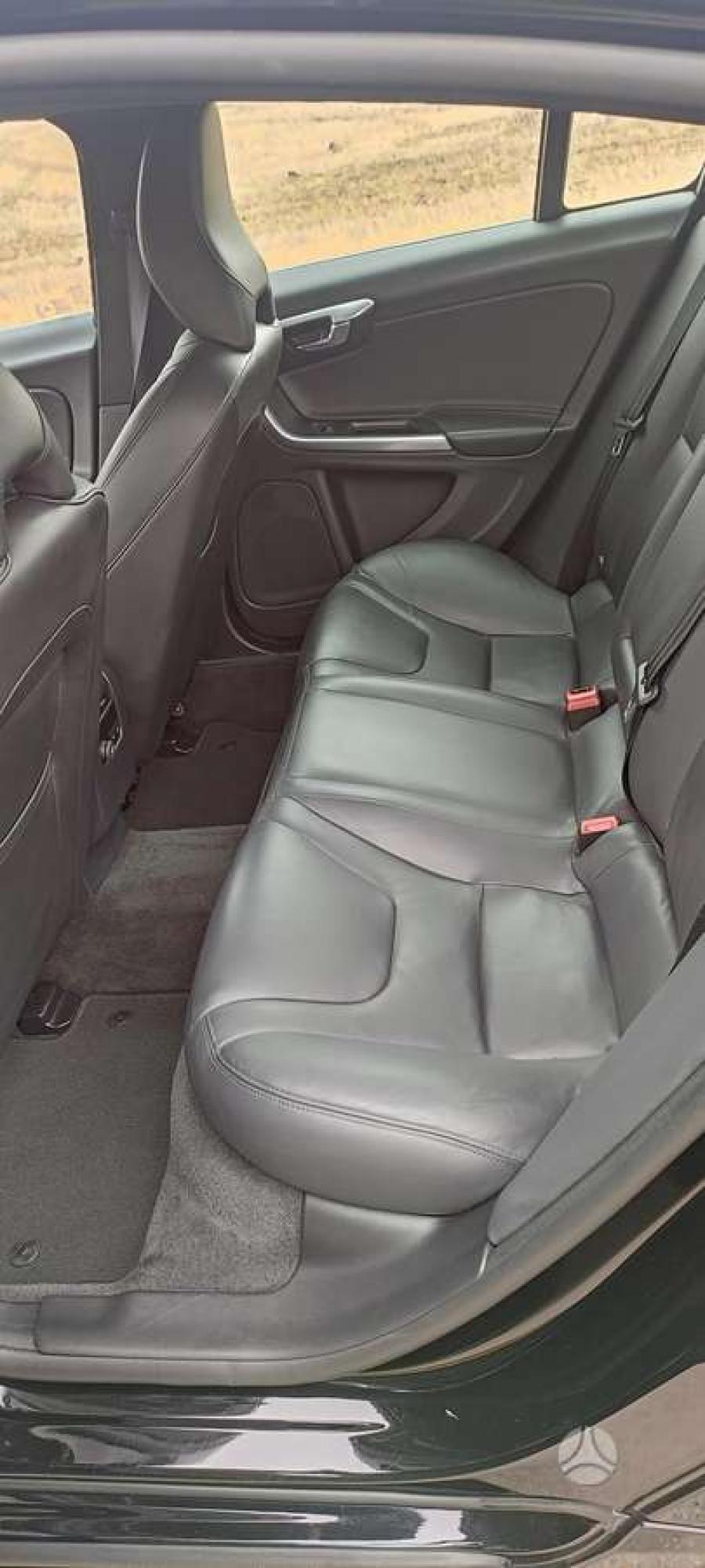 Black Volvo S60 2018 in Siauliai, with an engine capacity of 1.97 L and mileage of 141 thousand km for 11800 €, photo 29 on AUTOMOTO.COM.LV