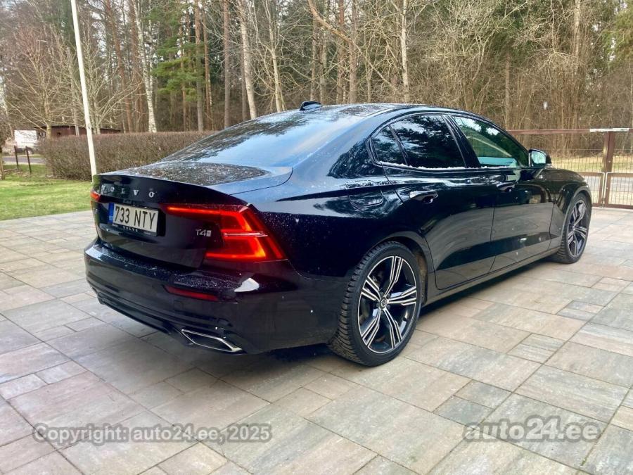 Melns Volvo S60 2019 Veru, ar dzinēja tilpumu 2.00 L un nobraukumu 82 tūkst. km par 28000 €, foto 4 vietnē AUTOMOTO.COM.LV