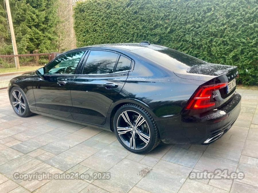 Melns Volvo S60 2019 Veru, ar dzinēja tilpumu 2.00 L un nobraukumu 82 tūkst. km par 28000 €, foto 3 vietnē AUTOMOTO.COM.LV