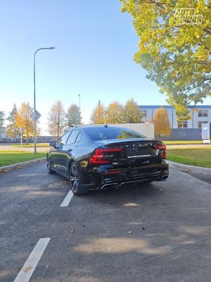 Black Volvo S60 2019 in Siauliai, with an engine capacity of 2.00 L and mileage of 128 thousand km for 22000 €, photo 4 on AUTOMOTO.COM.LV