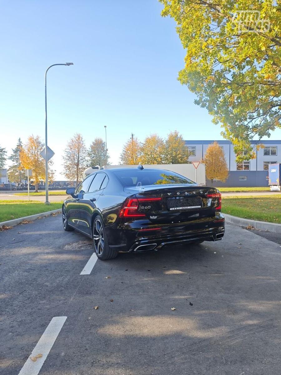 Black Volvo S60 2019 in Siauliai, with an engine capacity of 2.00 L and mileage of 128 thousand km for 22000 €, photo 4 on AUTOMOTO.COM.LV
