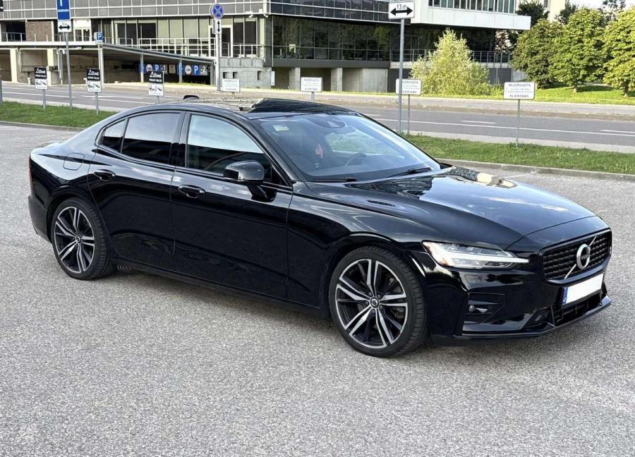 Melns Volvo S60 2019 Viļņa, ar dzinēja tilpumu 1.97 L un nobraukumu 142 tūkst. km par 17399 €, foto 3 vietnē AUTOMOTO.COM.LV