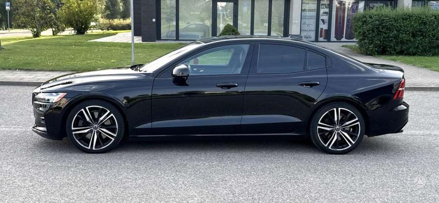 Melns Volvo S60 2019 Viļņa, ar dzinēja tilpumu 1.97 L un nobraukumu 142 tūkst. km par 17399 €, foto 7 vietnē AUTOMOTO.COM.LV