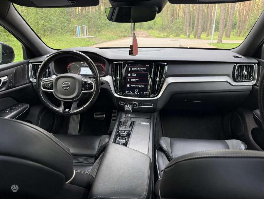 Melns Volvo S60 2019 Viļņa, ar dzinēja tilpumu 1.97 L un nobraukumu 142 tūkst. km par 17399 €, foto 13 vietnē AUTOMOTO.COM.LV