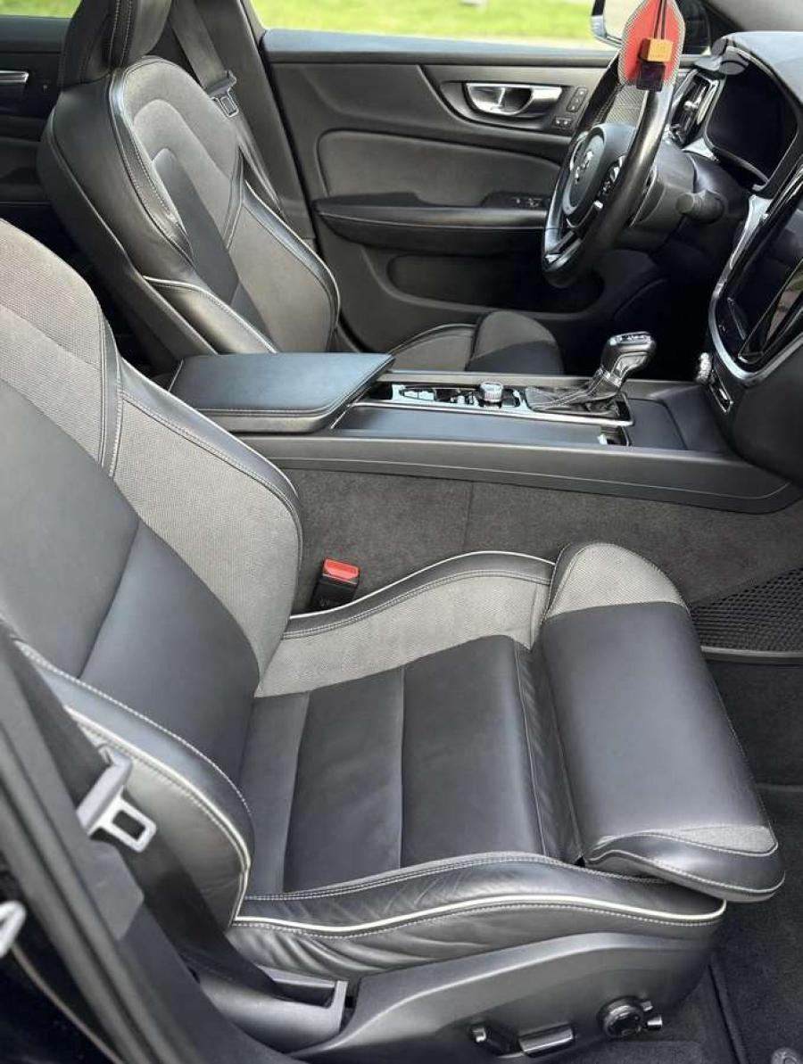 Melns Volvo S60 2019 Viļņa, ar dzinēja tilpumu 1.97 L un nobraukumu 142 tūkst. km par 17399 €, foto 17 vietnē AUTOMOTO.COM.LV