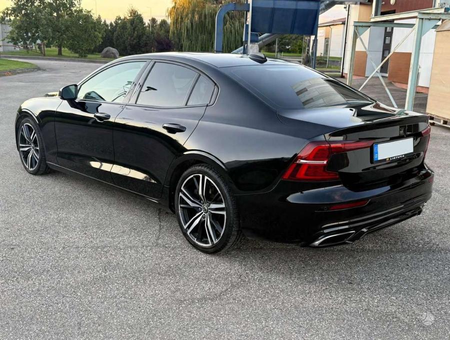 Black Volvo S60 2019 in Ukmerge, with an engine capacity of 1.97 L and mileage of 143 thousand km for 17599 €, photo 5 on AUTOMOTO.COM.LV