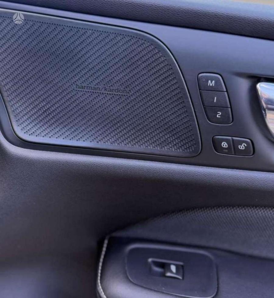 Black Volvo S60 2019 in Ukmerge, with an engine capacity of 1.97 L and mileage of 143 thousand km for 17599 €, photo 24 on AUTOMOTO.COM.LV