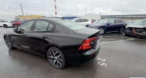 Black Volvo S60 2019 in Klaipeda, with an engine capacity of 1.97 L and mileage of 191 thousand km for 11200 €, photo 9 on AUTOMOTO.COM.LV