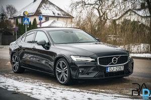 Black Volvo S60 2020 in Riga, with an engine capacity of 2.00 L and mileage of 245 thousand km for 20990 €, photo 4 on AUTOMOTO.COM.LV
