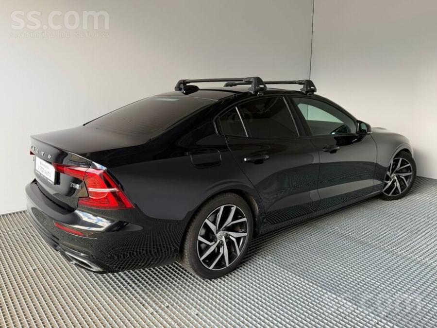 Black Volvo S60 2020 in Riga, with an engine capacity of 2.00 L and mileage of 143 thousand km for 26990 €, photo 3 on AUTOMOTO.COM.LV
