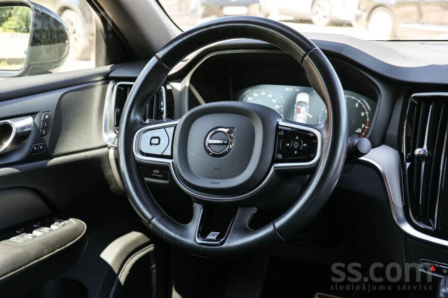 Melns Volvo S60 2020 Tukums, ar dzinēja tilpumu 2.00 L un nobraukumu 299 tūkst. km par 14490 €, foto 12 vietnē AUTOMOTO.COM.LV