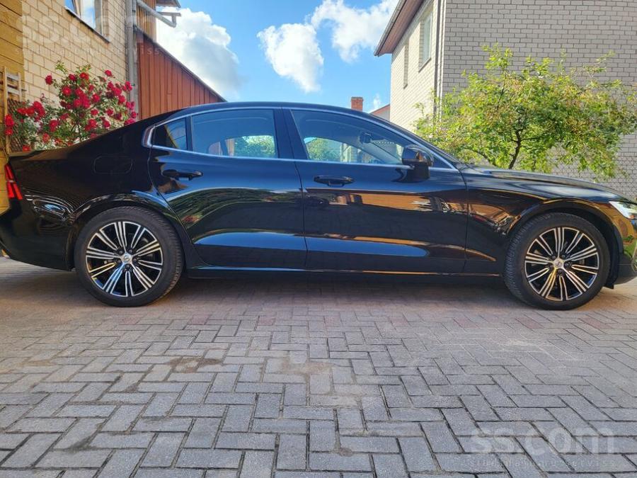 Melns Volvo S60 2021 Valmiera, ar dzinēja tilpumu 2.00 L un nobraukumu 80 tūkst. km par 26900 €, foto 3 vietnē AUTOMOTO.COM.LV