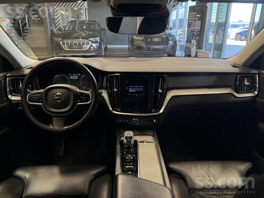 Black Volvo S60 2021 in Riga, with an engine capacity of 2.00 L and mileage of 180 thousand km for 19990 €, photo 15 on AUTOMOTO.COM.LV