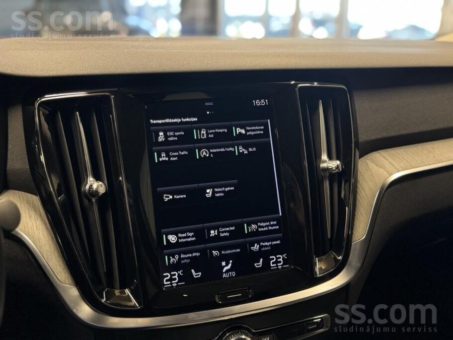 Black Volvo S60 2021 in Riga, with an engine capacity of 2.00 L and mileage of 180 thousand km for 19990 €, photo 23 on AUTOMOTO.COM.LV