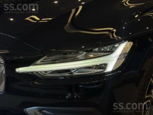 Black Volvo S60 2021 in Riga, with an engine capacity of 2.00 L and mileage of 180 thousand km for 19990 €, photo 33 on AUTOMOTO.COM.LV