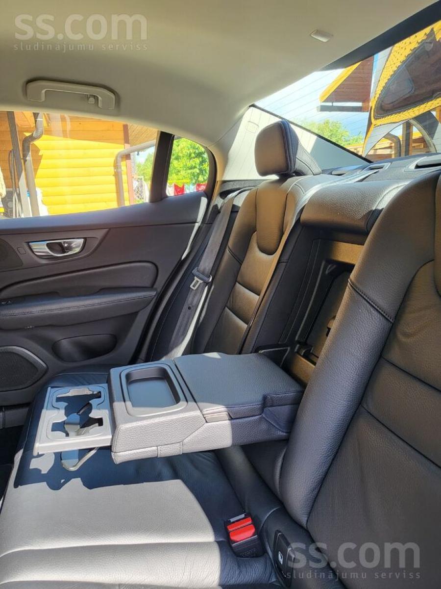 Melns Volvo S60 2021 Valmiera, ar dzinēja tilpumu 2.00 L un nobraukumu 82 tūkst. km par 25150 €, foto 14 vietnē AUTOMOTO.COM.LV