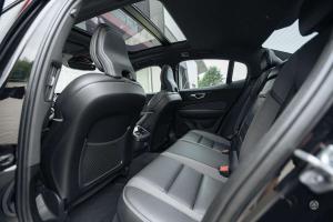 Melns Volvo S60 2021 Klaipėda, ar dzinēja tilpumu 2.00 L un nobraukumu 69 tūkst. km par 23000 €, foto 25 vietnē AUTOMOTO.COM.LV