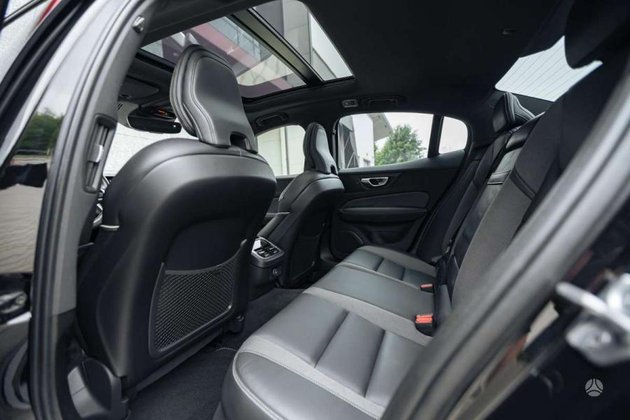 Melns Volvo S60 2021 Klaipėda, ar dzinēja tilpumu 2.00 L un nobraukumu 69 tūkst. km par 23000 €, foto 25 vietnē AUTOMOTO.COM.LV