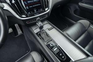 Melns Volvo S60 2021 Klaipėda, ar dzinēja tilpumu 2.00 L un nobraukumu 69 tūkst. km par 23000 €, foto 26 vietnē AUTOMOTO.COM.LV