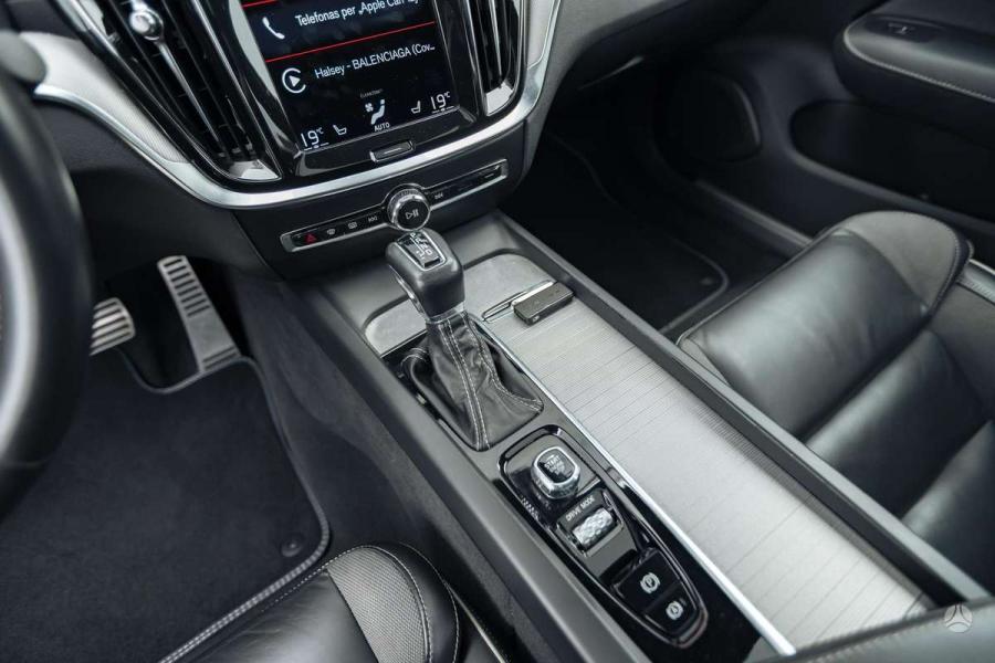 Melns Volvo S60 2021 Klaipėda, ar dzinēja tilpumu 2.00 L un nobraukumu 69 tūkst. km par 23000 €, foto 26 vietnē AUTOMOTO.COM.LV