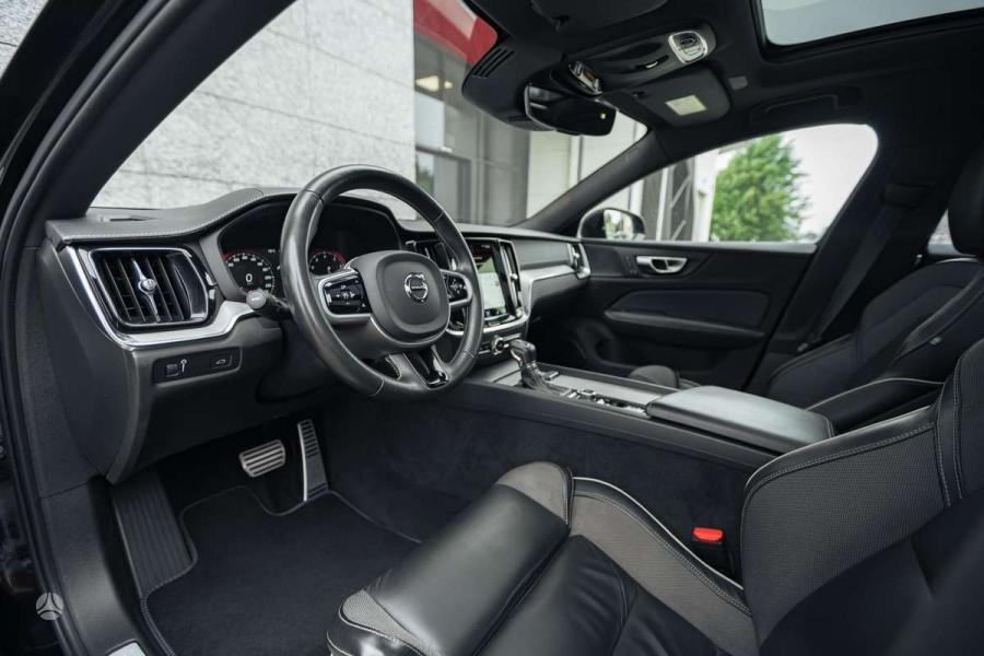 Melns Volvo S60 2021 Klaipėda, ar dzinēja tilpumu 2.00 L un nobraukumu 69 tūkst. km par 23000 €, foto 31 vietnē AUTOMOTO.COM.LV