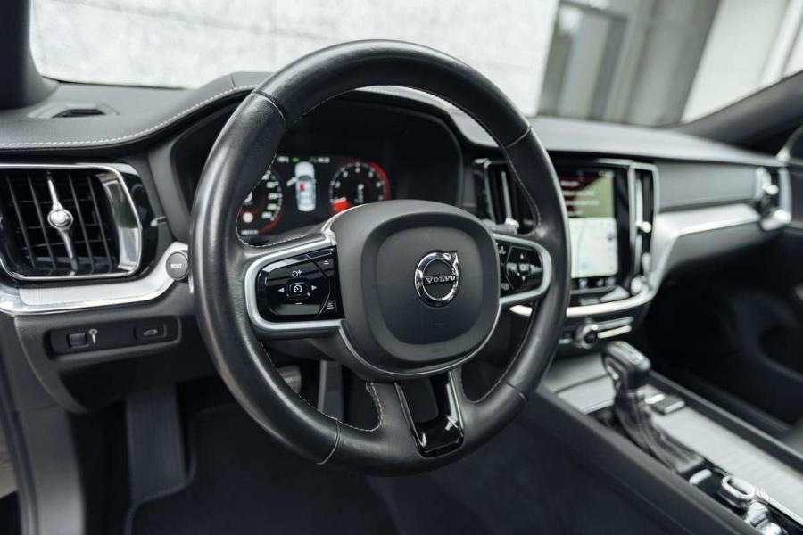 Melns Volvo S60 2021 Klaipėda, ar dzinēja tilpumu 2.00 L un nobraukumu 69 tūkst. km par 23000 €, foto 34 vietnē AUTOMOTO.COM.LV