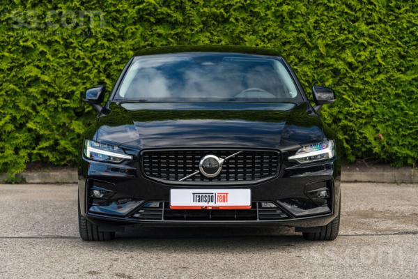 Black Volvo S60 2023 in Riga, with an engine capacity of 2.00 L and mileage of 35 thousand km for 37950 €, photo 2 on AUTOMOTO.COM.LV
