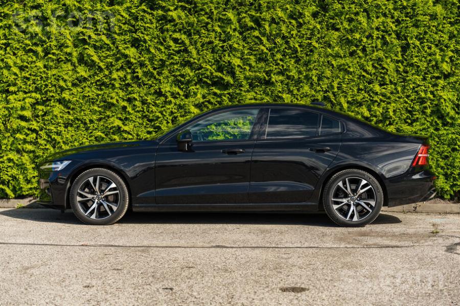 Melns Volvo S60 2023 Rīga, ar dzinēja tilpumu 2.00 L un nobraukumu 35 tūkst. km par 37950 €, foto 9 vietnē AUTOMOTO.COM.LV