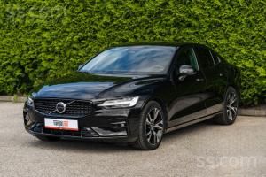 Черный Вольво С60 2023 в Рига, объемом двигателя 2.00 л и пробегом 52 тыс. км за 35500 €, фото 1 на AUTOMOTO.COM.LV
