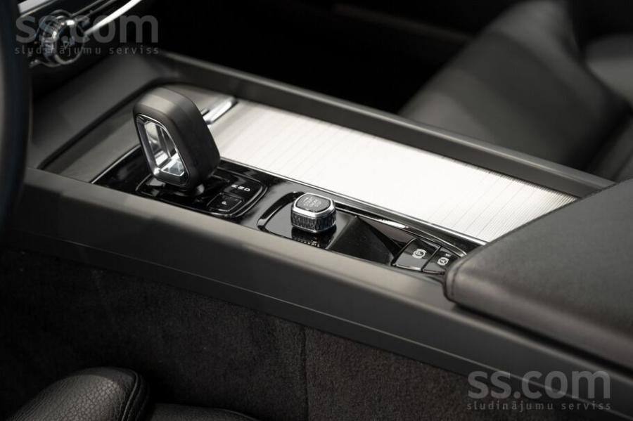 Melns Volvo S60 2023 Rīga, ar dzinēja tilpumu 2.00 L un nobraukumu 36 tūkst. km par 34900 €, foto 48 vietnē AUTOMOTO.COM.LV