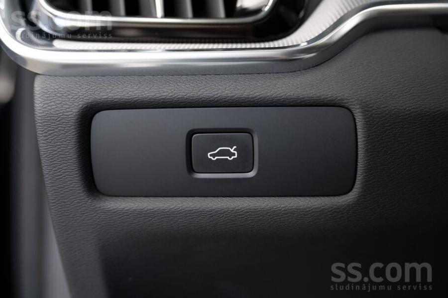 Melns Volvo S60 2023 Rīga, ar dzinēja tilpumu 2.00 L un nobraukumu 36 tūkst. km par 34900 €, foto 45 vietnē AUTOMOTO.COM.LV