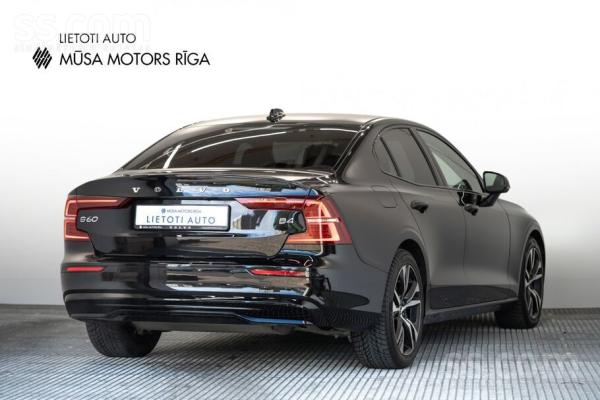 Melns Volvo S60 2023 Rīga, ar dzinēja tilpumu 2.00 L un nobraukumu 36 tūkst. km par 34900 €, foto 3 vietnē AUTOMOTO.COM.LV