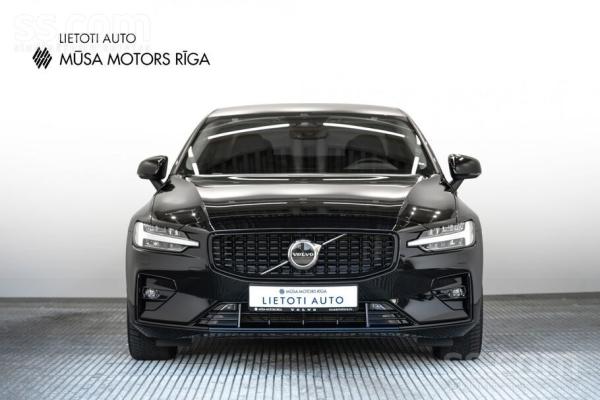 Melns Volvo S60 2023 Rīga, ar dzinēja tilpumu 2.00 L un nobraukumu 36 tūkst. km par 34900 €, foto 4 vietnē AUTOMOTO.COM.LV