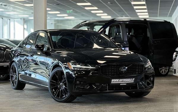 Black Volvo S60 2024 in Klaipeda, with an engine capacity of 2.00 L and mileage of 71 thousand km for 26900 €, photo 7 on AUTOMOTO.COM.LV