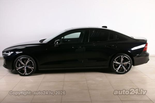Black Volvo S60 2024 in Tallinn, with an engine capacity of 2.00 L and mileage of 31 thousand km for 39990 €, photo 3 on AUTOMOTO.COM.LV