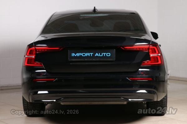 Black Volvo S60 2024 in Tallinn, with an engine capacity of 2.00 L and mileage of 31 thousand km for 39990 €, photo 5 on AUTOMOTO.COM.LV