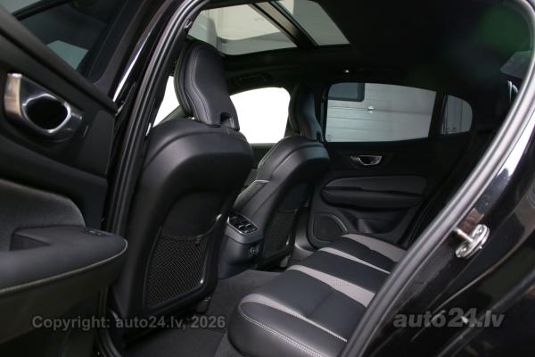 Black Volvo S60 2024 in Tallinn, with an engine capacity of 2.00 L and mileage of 31 thousand km for 39990 €, photo 10 on AUTOMOTO.COM.LV