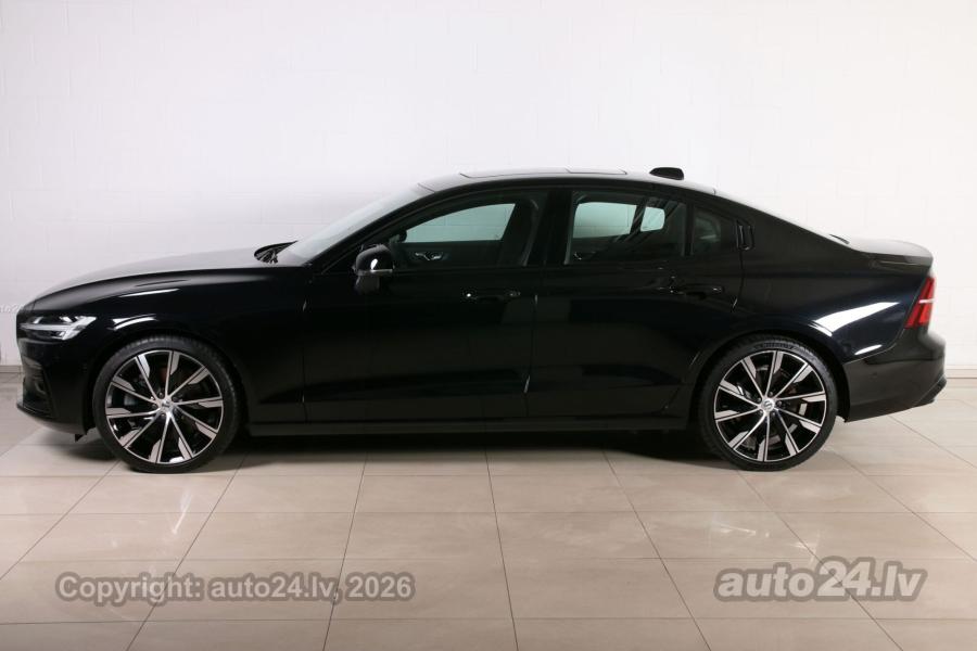 Black Volvo S60 2024 in Parnu, with an engine capacity of 2.00 L and mileage of 54 thousand km for 39990 €, photo 4 on AUTOMOTO.COM.LV