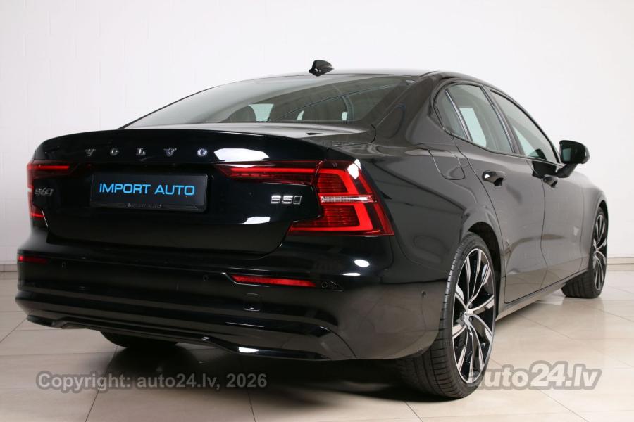 Black Volvo S60 2024 in Parnu, with an engine capacity of 2.00 L and mileage of 54 thousand km for 39990 €, photo 7 on AUTOMOTO.COM.LV