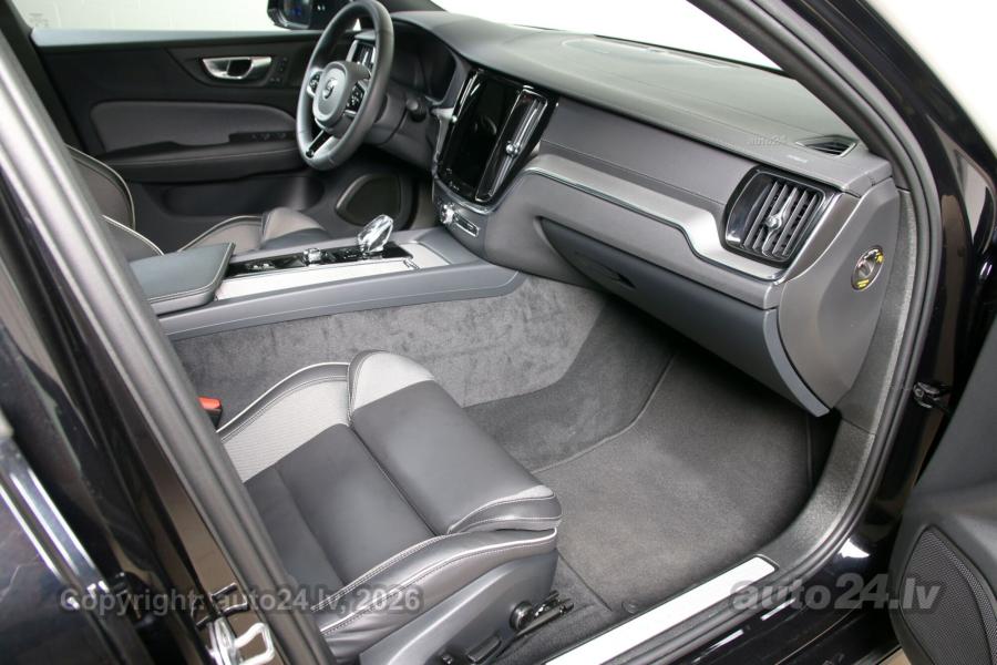 Black Volvo S60 2024 in Parnu, with an engine capacity of 2.00 L and mileage of 54 thousand km for 39990 €, photo 11 on AUTOMOTO.COM.LV