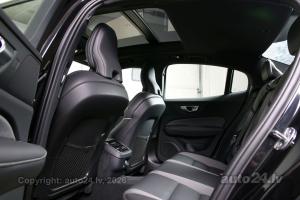 Black Volvo S60 2024 in Parnu, with an engine capacity of 2.00 L and mileage of 54 thousand km for 39990 €, photo 12 on AUTOMOTO.COM.LV