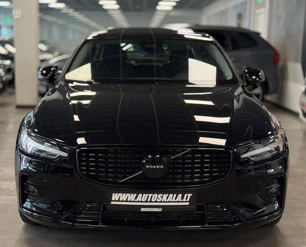 Black Volvo S60 2024 in Klaipeda, with an engine capacity of 2.00 L and mileage of 38 thousand km for 21950 €, photo 4 on AUTOMOTO.COM.LV